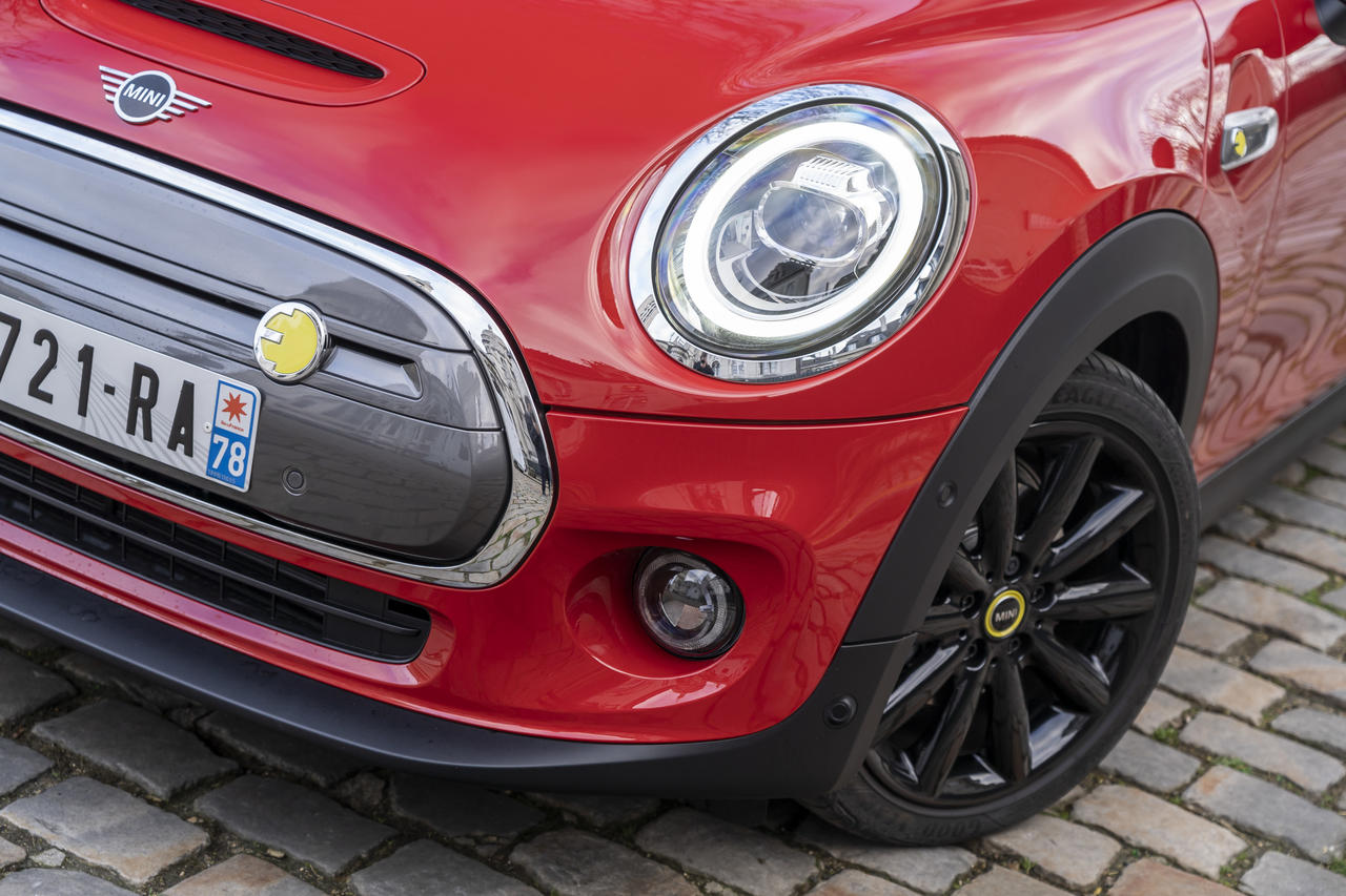 Essai extrême Mini Cooper JCW (2025). La dernière GTI thermique ...