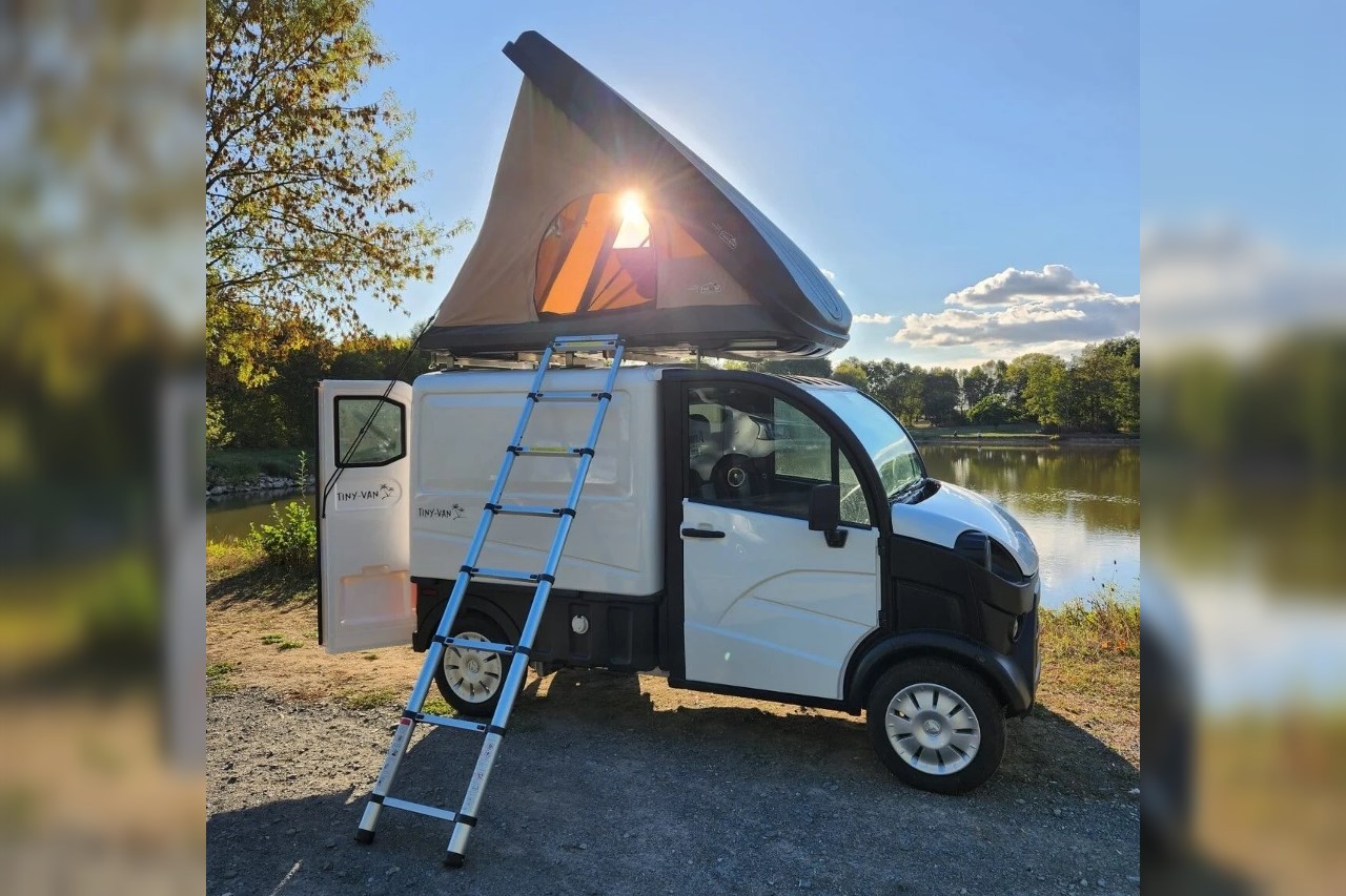 Photo 2 - Aixam Tiny Van (2023). Le premier fourgon aménagé sans permis ...