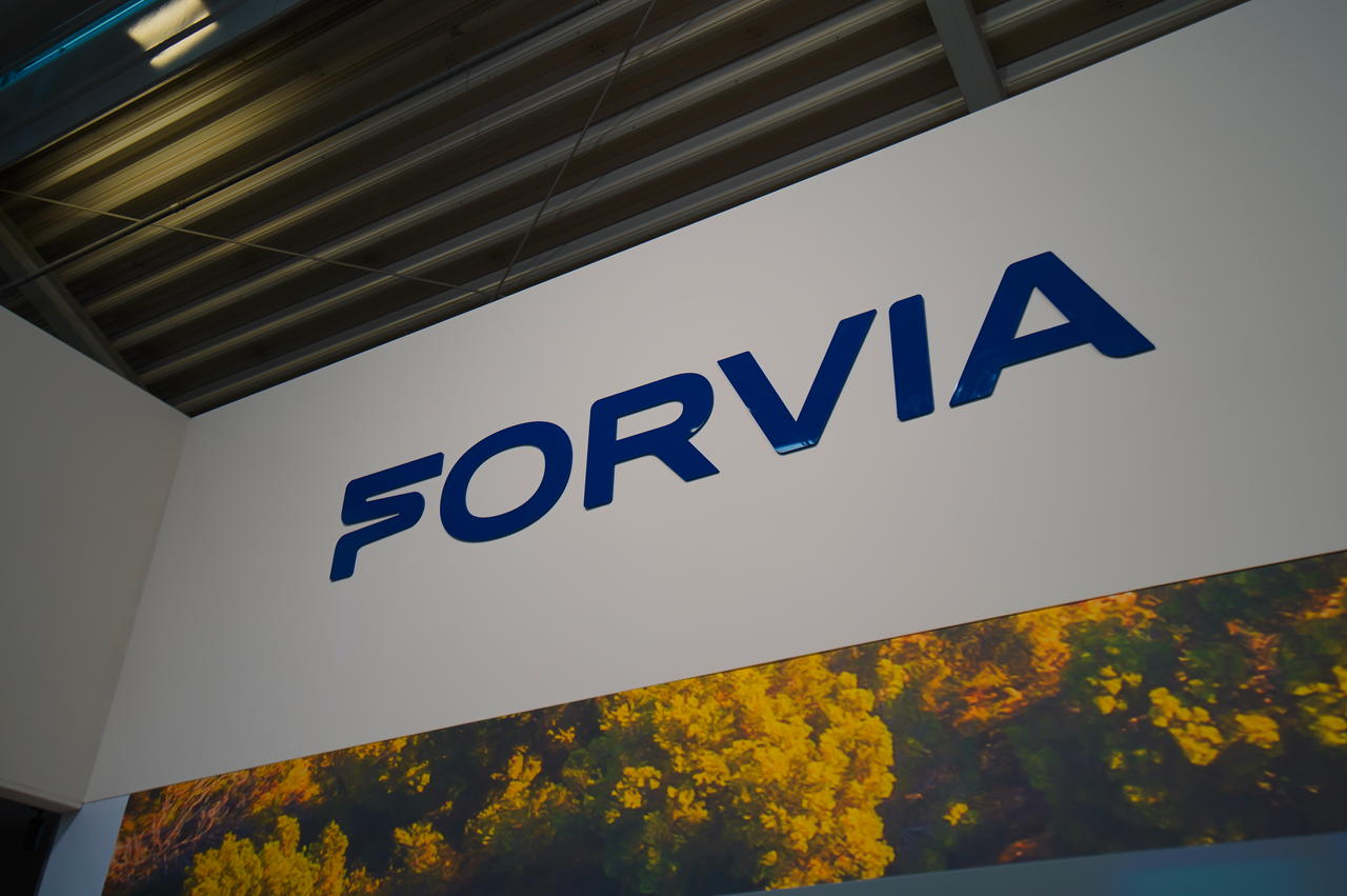 Forvia affiche une perte de 2,1 milliards d’euros avant la vente de son ...