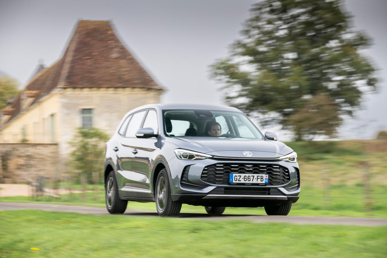 Essai MG ZS (2024). Notre avis sur le SUV hybride à moins de 23 000 ...