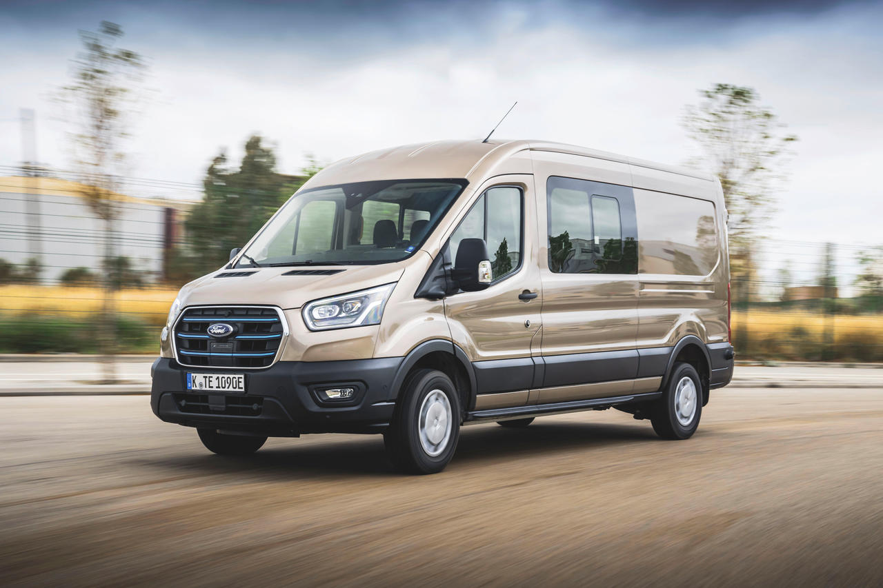 Ford Transit Custom Nugget (2024). Deux nouvelles versions pour le van ...